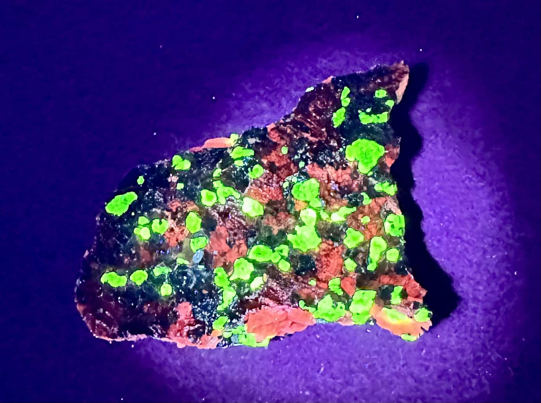 M812 Franklinite & Willemite & Calcite - The Rock Shed