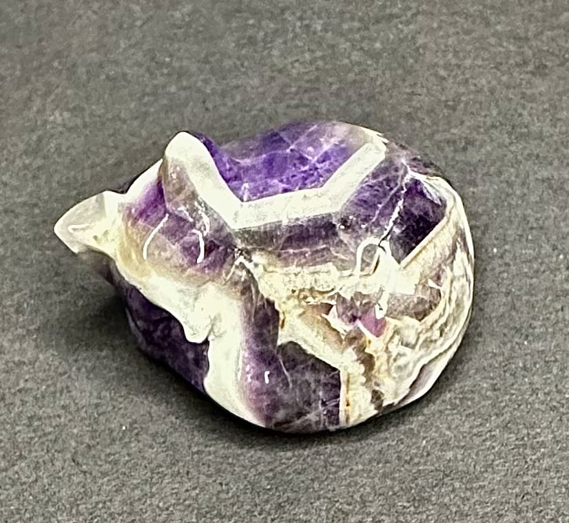 CV414 Banded Amethyst Sleeping Fox - The Rock Shed