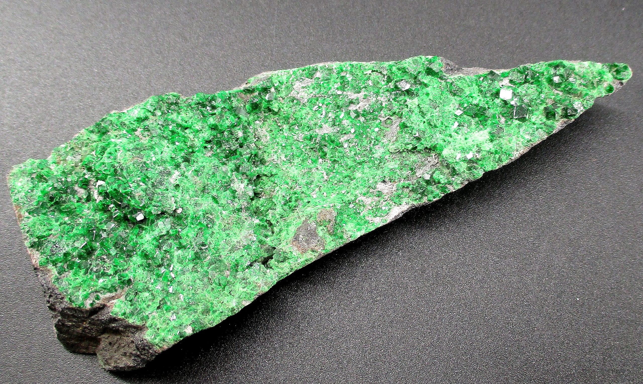 M721 Uvarovite - The Rock Shed